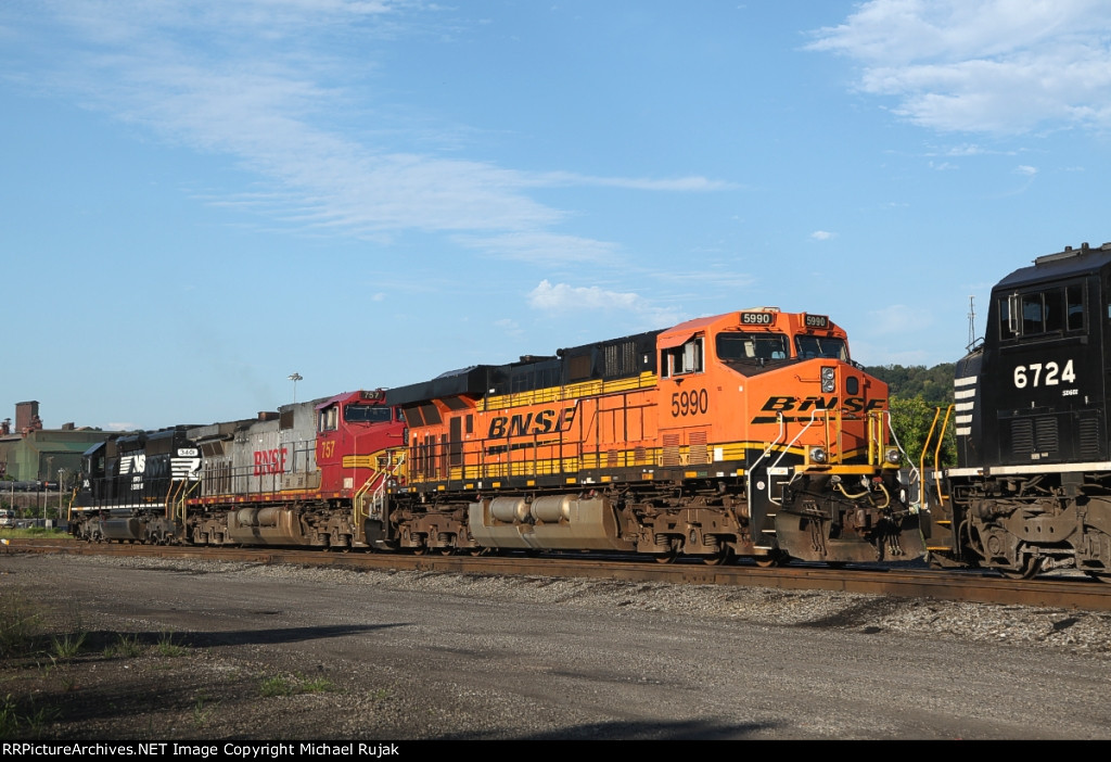 BNSF 5990